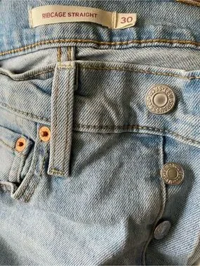 Levi's | Jeans | New Ribcage Button Fly Light Wash Straight Leg Womens ...